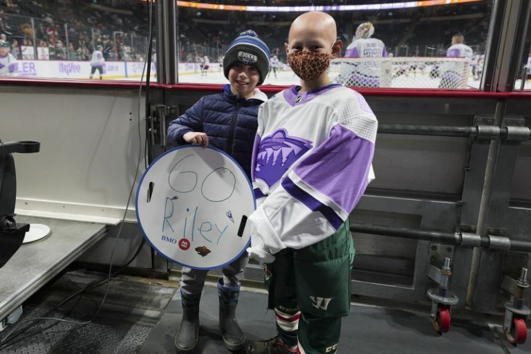 RILEY'S FIGHT - Minnesota Hockey Magazine